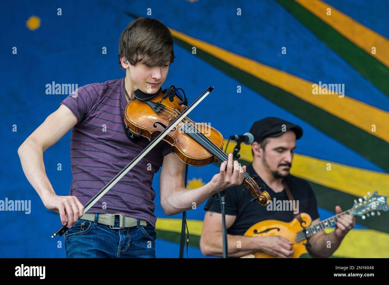 Robbie Mizzone of the Sleepy Man Banjo Boys performs during the New ...