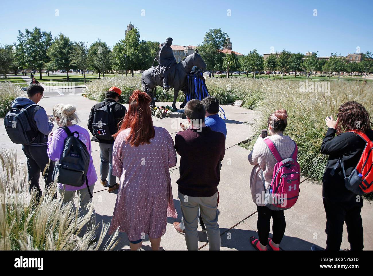 Students take pictures of the statue of Will Rogers wrapped in black ...