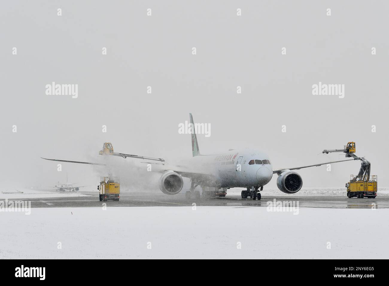 Aircraft deicing in winter in front of take-off, Air Canada, Boeing ...