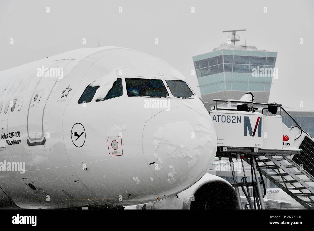 Lufthansa Airbus A319-100 in winter with snow with passenger boarding ...