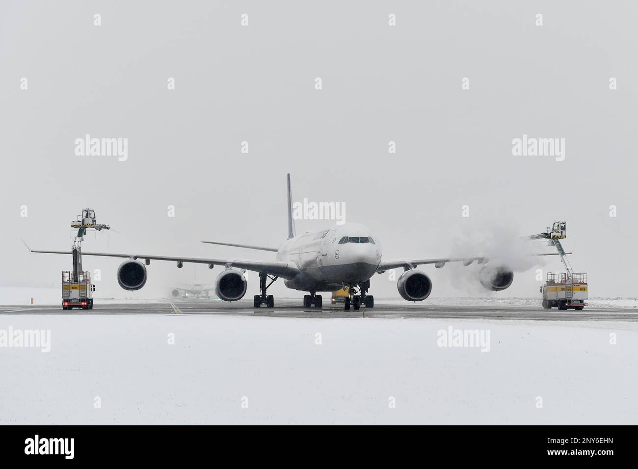 Aircraft deicing in winter in front of take-off, Lufthansa, A340 ...