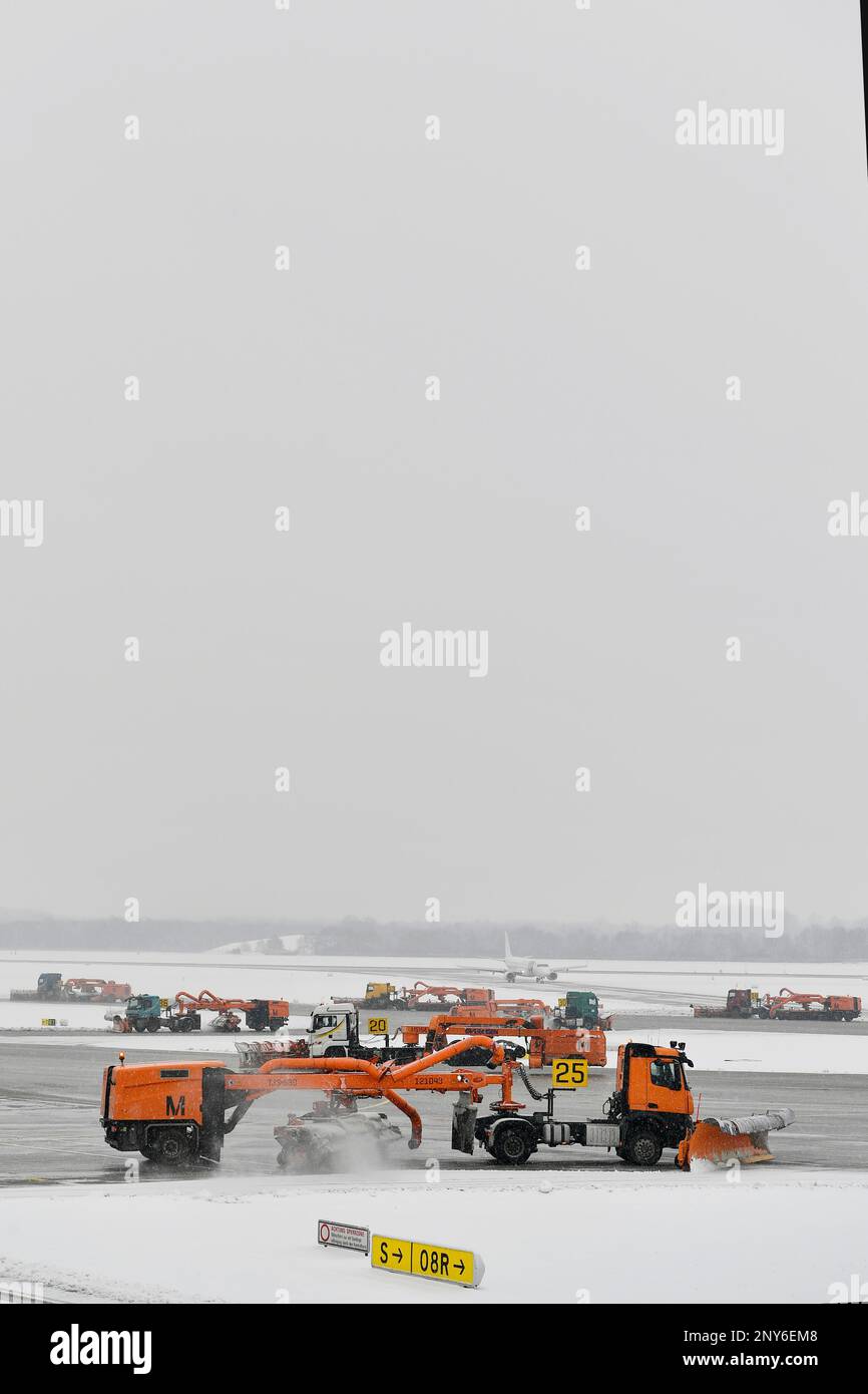 Sweepers clear snow on the taxiways and southern runway, Munich Airport ...