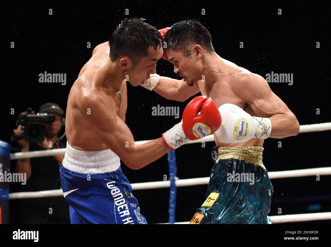 Rex Tso Sing-yu of Hong Kong, left, competes against Kohei Kono of ...
