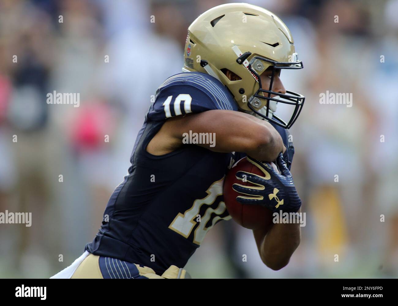 ANNAPOLIS, MD - OCTOBER 07: Navy Midshipmen running back Malcolm Perry ...