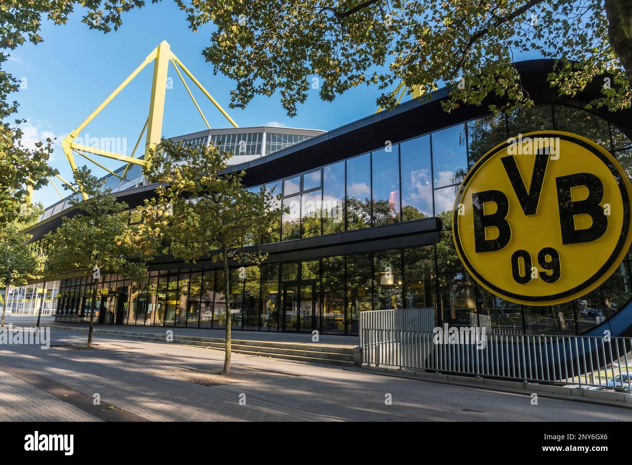 Borussia dortmund football club logo hi-res stock photography and ...