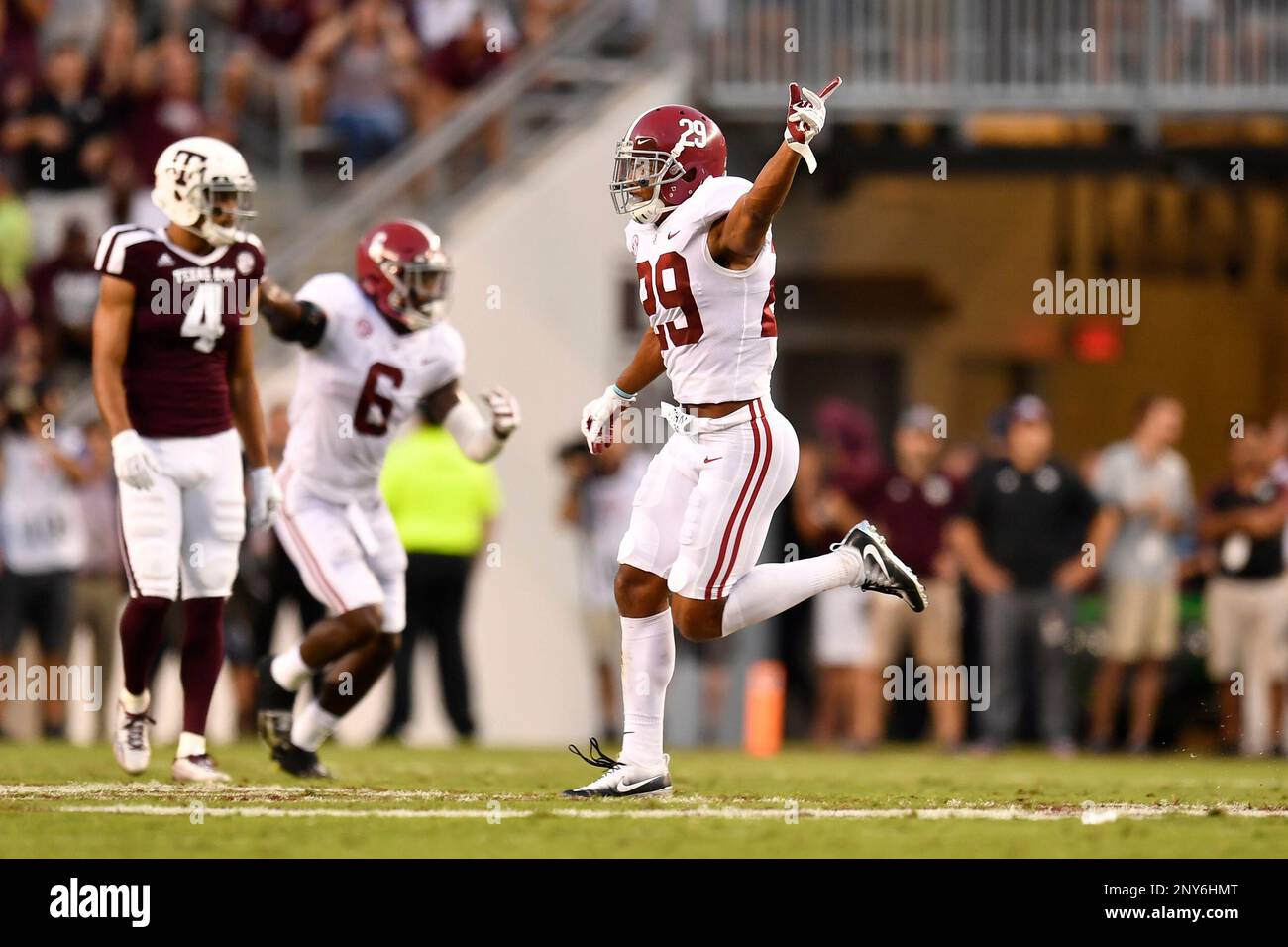 Alabama defensive back Minkah Fitzpatrick (29) celebrates a turnover ...