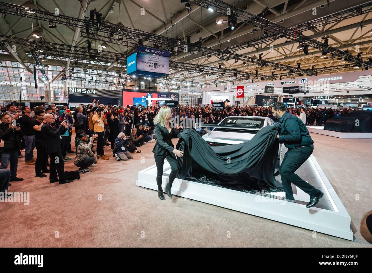 Staff unveil a car at a car show press conference Stock Photo - Alamy