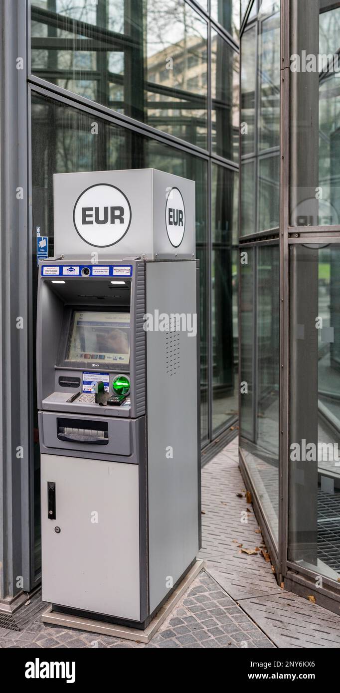 Cash vending machine hi-res stock photography and images - Alamy