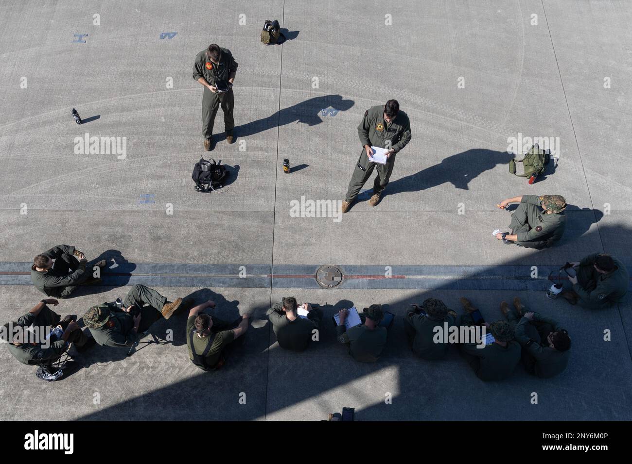 U.S. Marines assigned to Marine Heavy Helicopter Squadron (HMH) 465 and ...