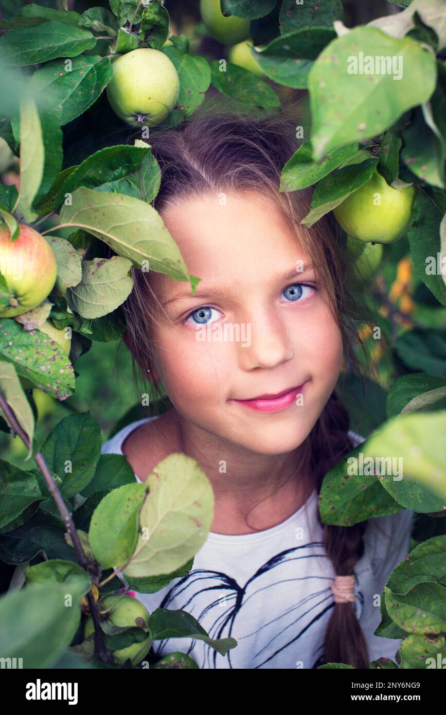 Children with tree branches hi-res stock photography and images - Alamy
