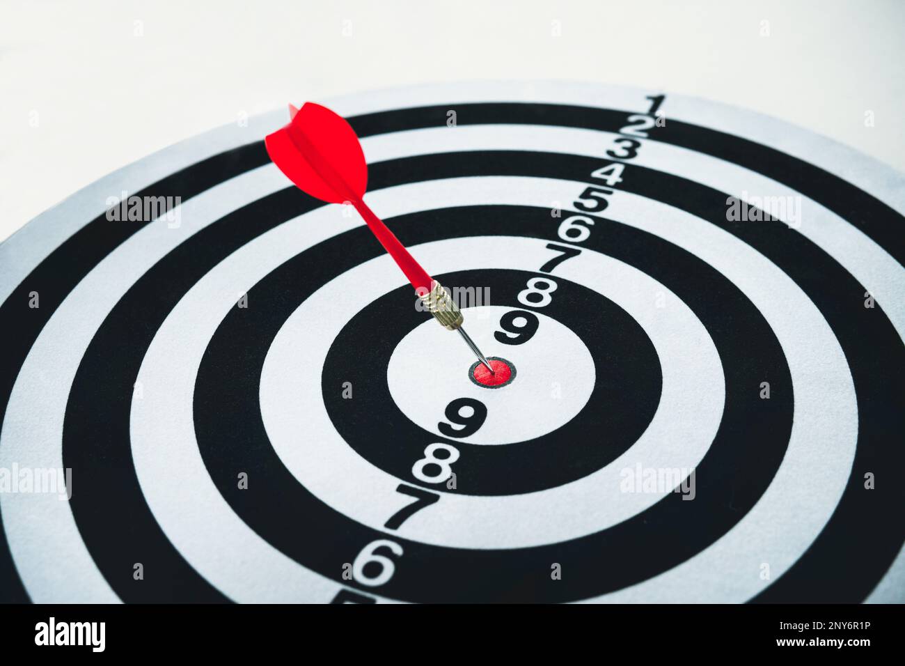 Target arrow missing bullseye hi-res stock photography and images - Alamy
