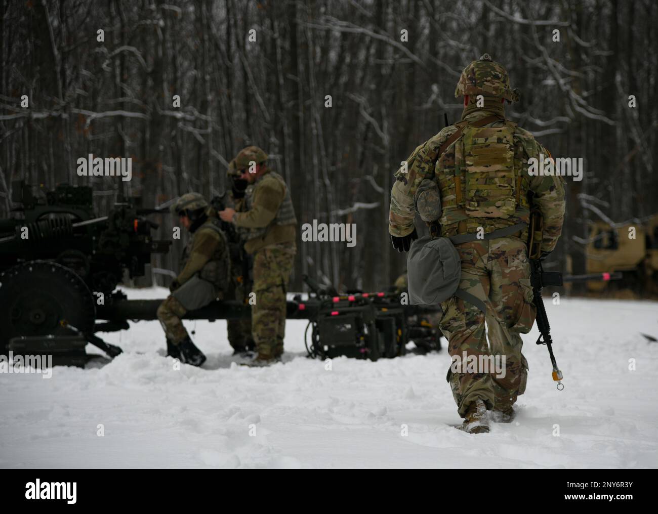 A gun team from the 1-120th Field Artillery Regiment, Wisconsin Army ...