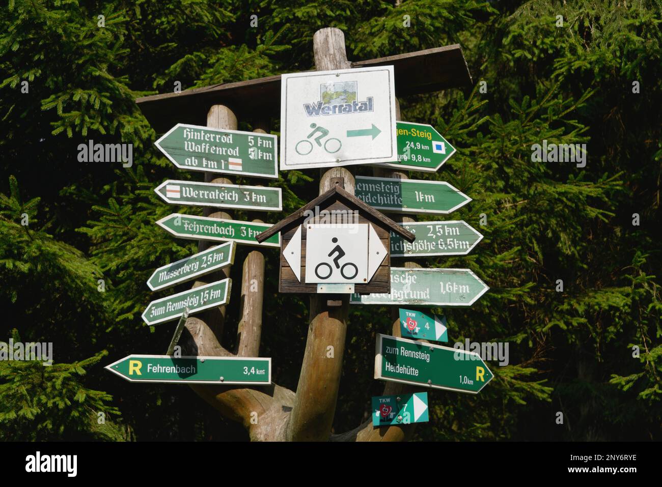 Trails signs hi-res stock photography and images - Alamy