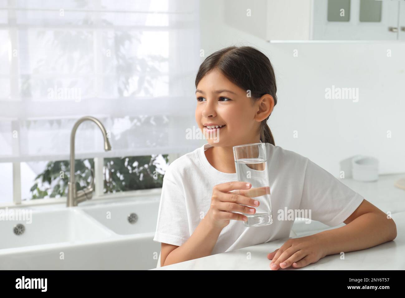 Child water kitchen tap glass hi-res stock photography and images - Alamy