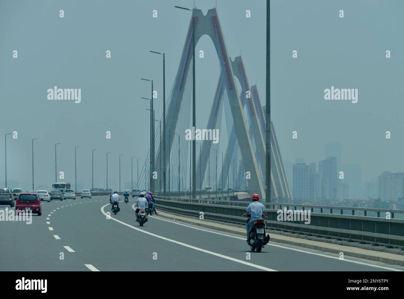 Nhat Tan Bridge, Highway, Hanoi, Vietnam Stock Photo - Alamy