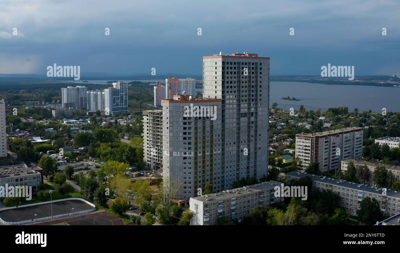 Tall buildings next to highway hi-res stock photography and images - Alamy