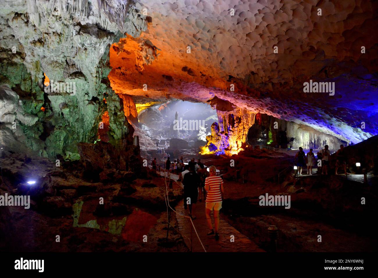Hang Sung Sot Cave, Halong Bay, Vietnam Stock Photo - Alamy