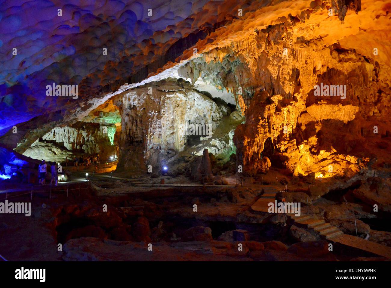 Hang Sung Sot Cave, Halong Bay, Vietnam Stock Photo - Alamy