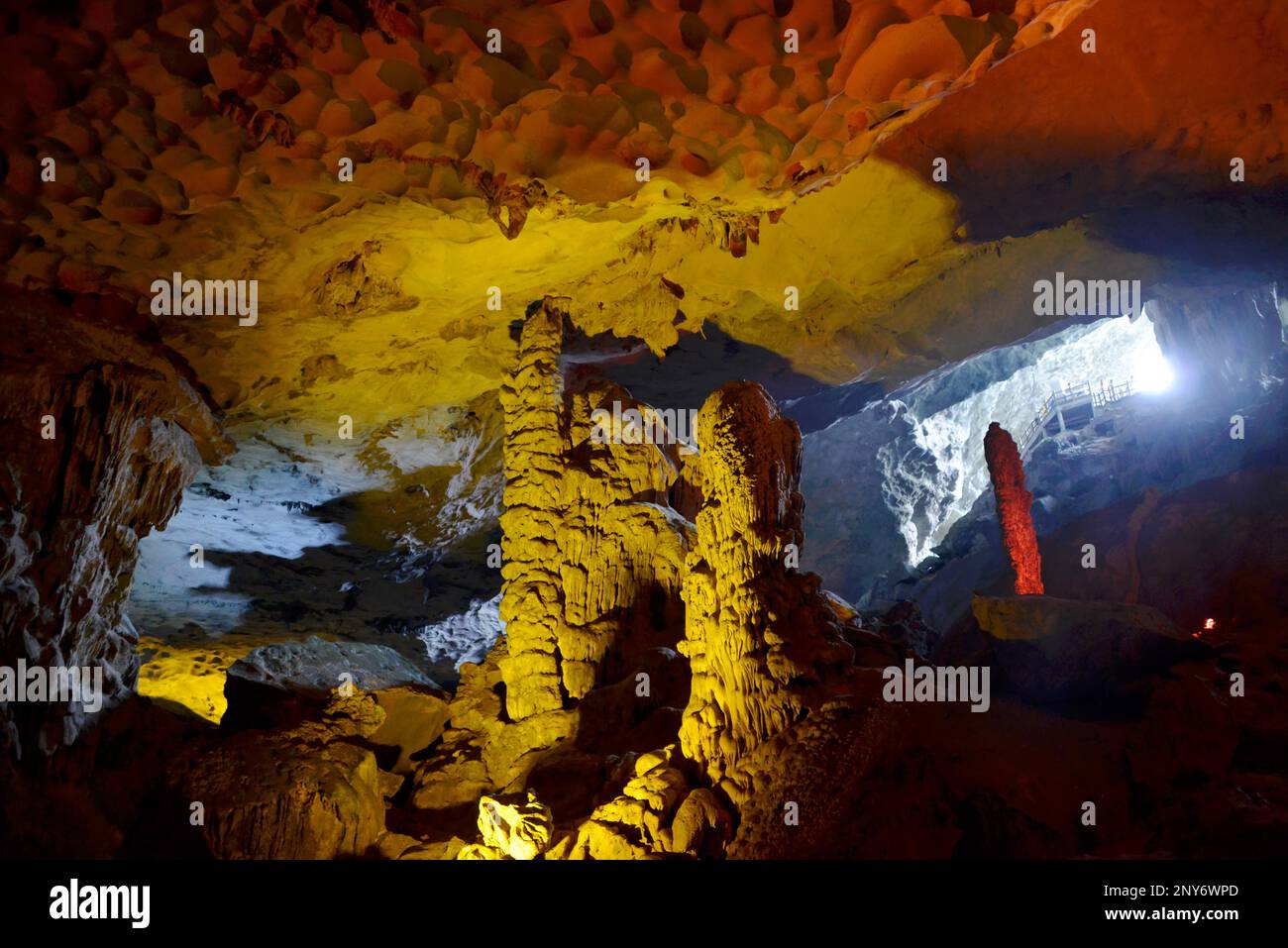 Hang Sung Sot Cave, Halong Bay, Vietnam Stock Photo - Alamy