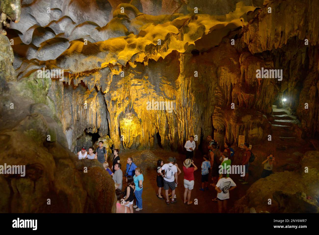 Hang Sung Sot Cave, Halong Bay, Vietnam Stock Photo - Alamy
