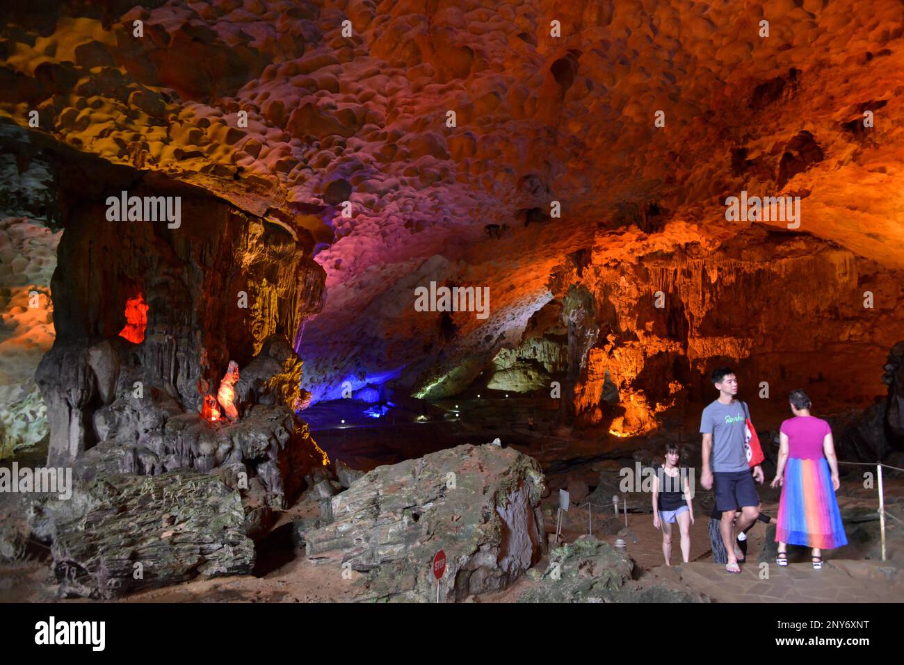 Hang Sung Sot Cave, Halong Bay, Vietnam Stock Photo - Alamy