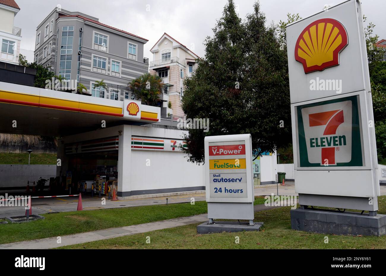 Shell service station at 219 Upper Bukit Timah Road. 7-Eleven has ...