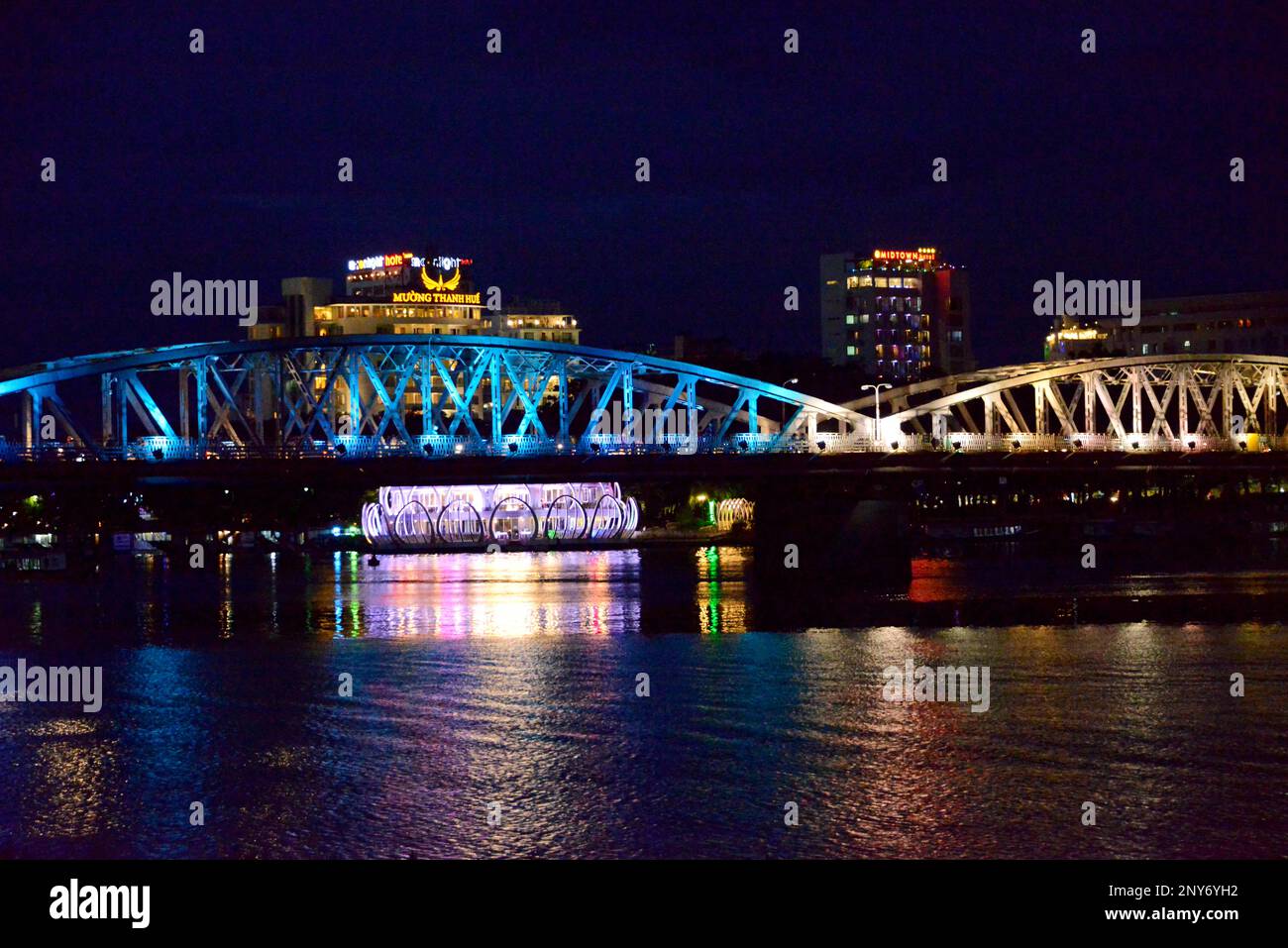 Truong Tien Bridge, Perfume River, Hue, Vietnam Stock Photo - Alamy