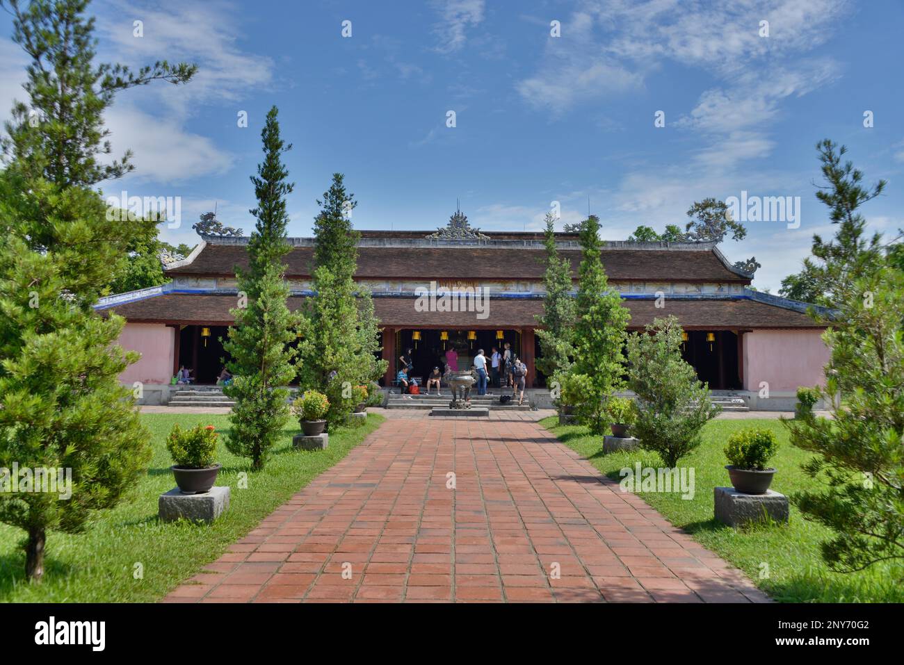 Pagoda hue vietnam temple hi-res stock photography and images - Alamy