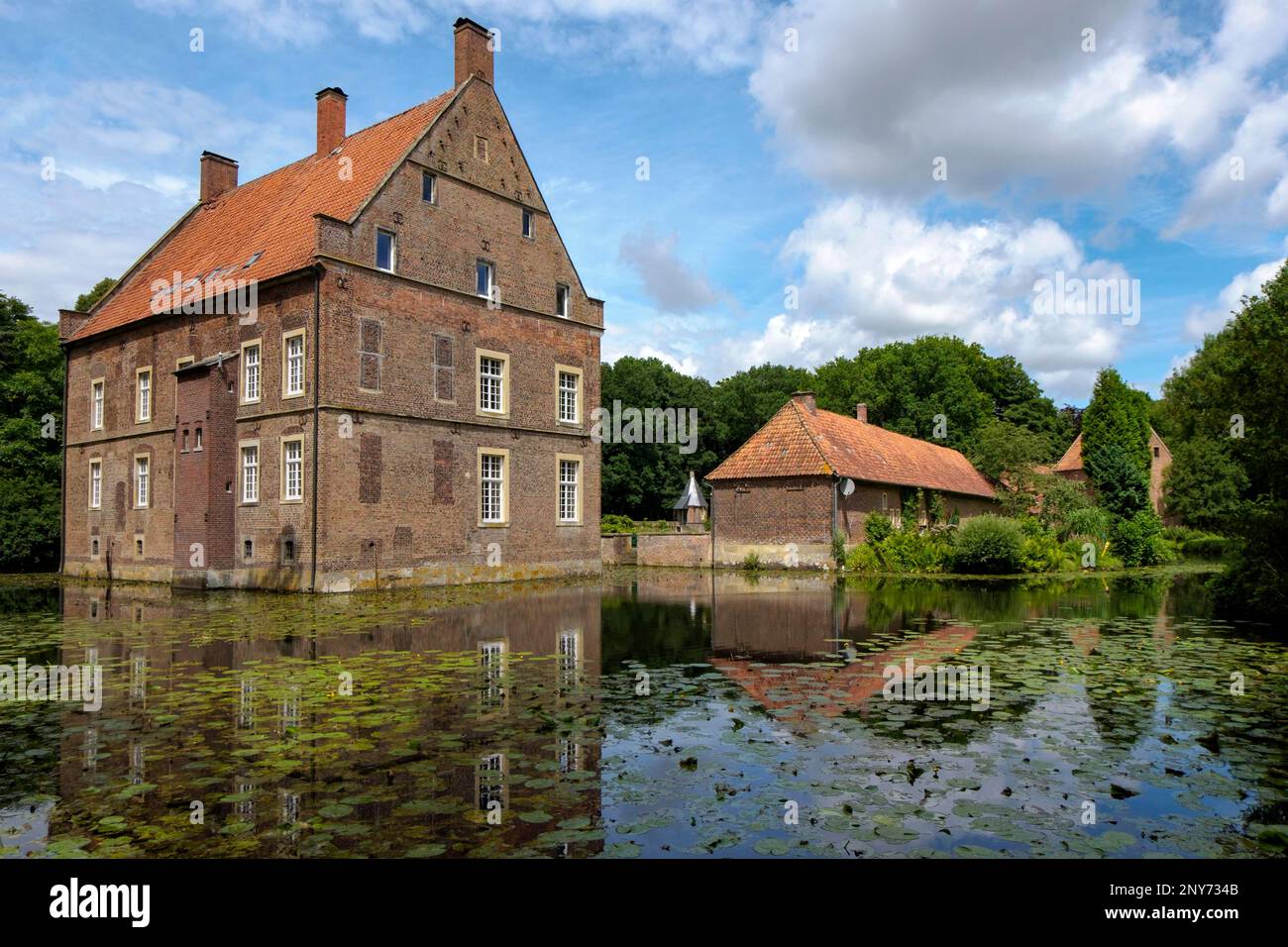 Moated castle Haus Welbergen, Welbergen district, Ochtrup, Muensterland ...