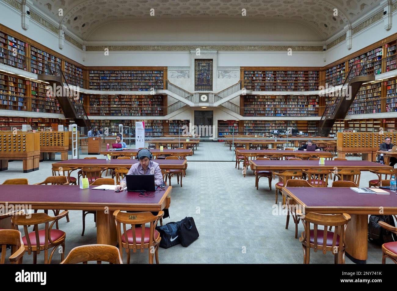 School library chair hi-res stock photography and images - Alamy