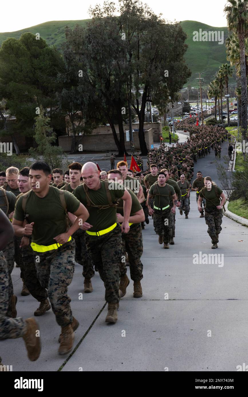 U.S. Marines with 11th Marine Regiment, 1st Marine Division ...