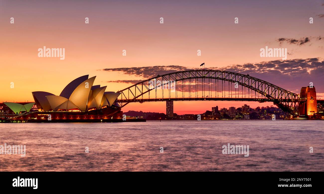 Sun over sydney beach hi-res stock photography and images - Alamy