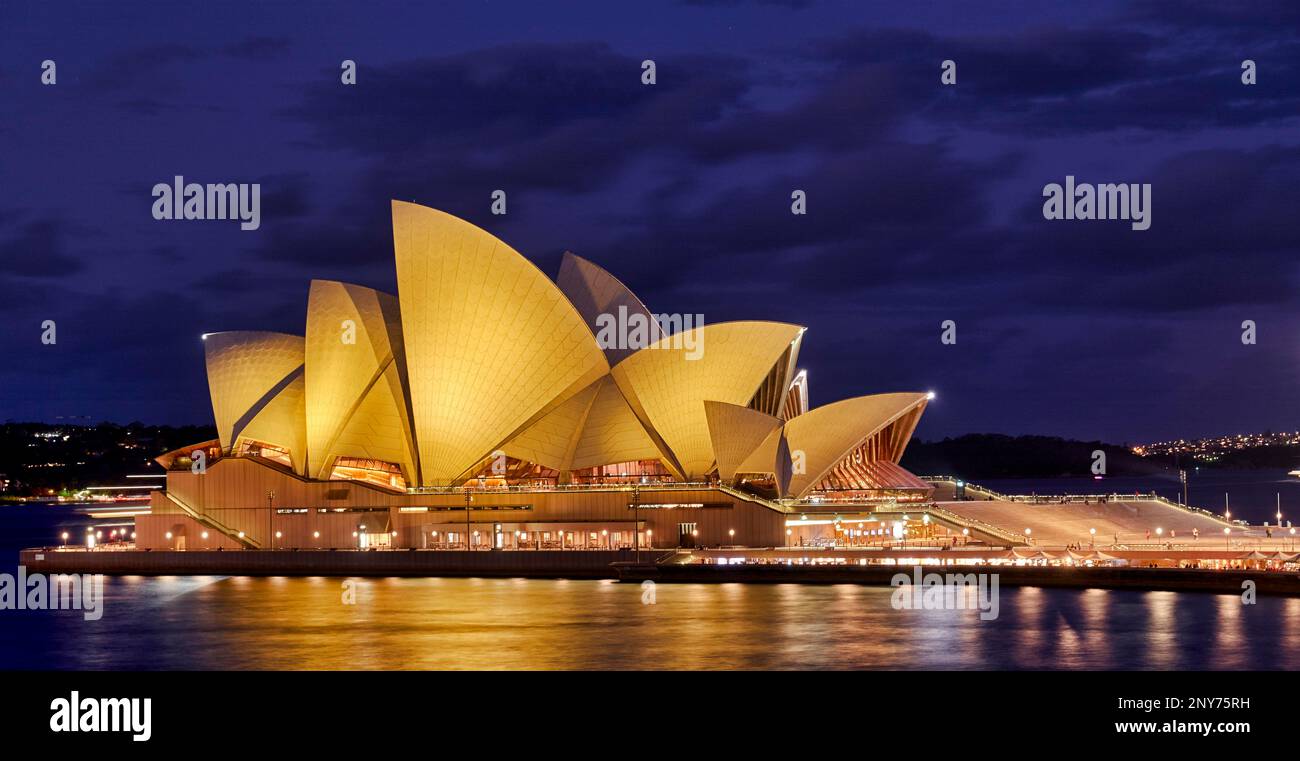 Beach light opera house hi-res stock photography and images - Alamy