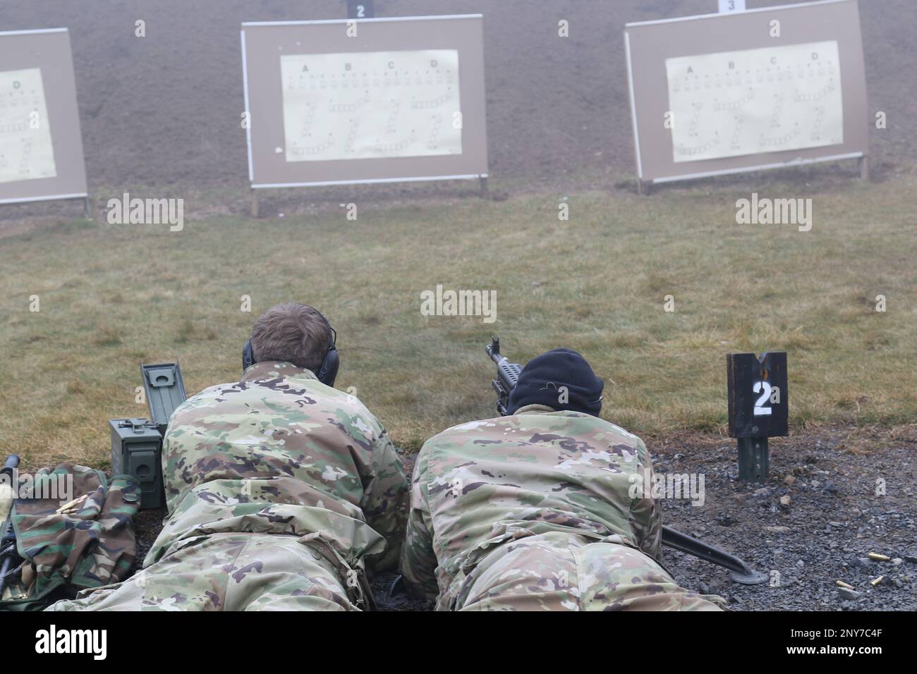 U.S. Soldiers with the Pennsylvania National Guard train with M240B ...