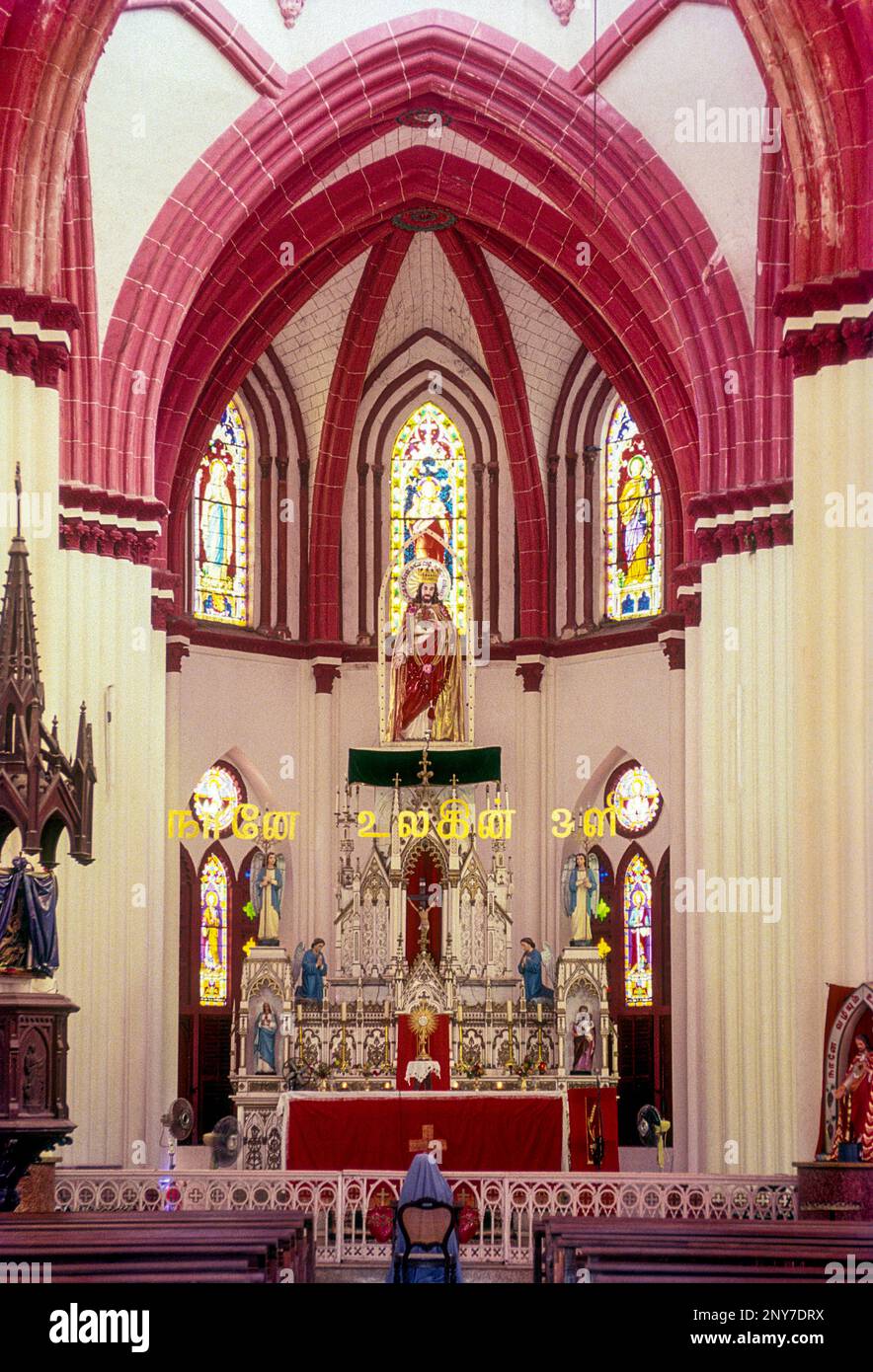 Altar Basilica of the Sacred Heart of Jesus christ in Puducherry ...