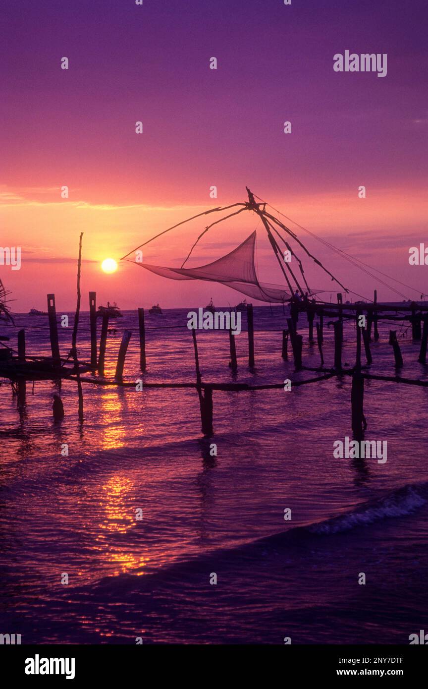 Sunset Chinese Fishing Nets Fort Kochi Cochin, Kerala, South India ...