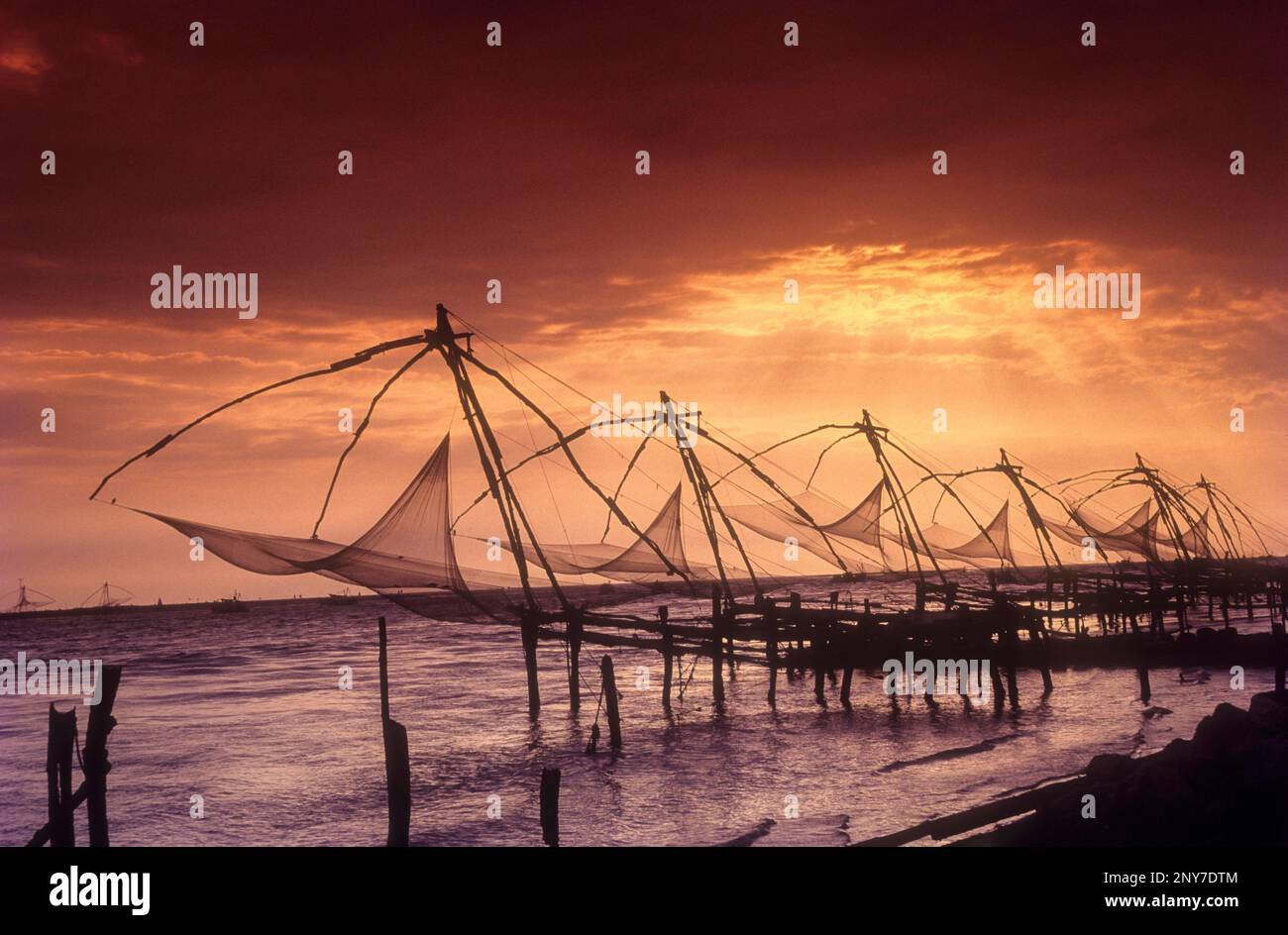 Sunset Chinese Fishing Nets Fort Kochi Cochin, Kerala, South India ...