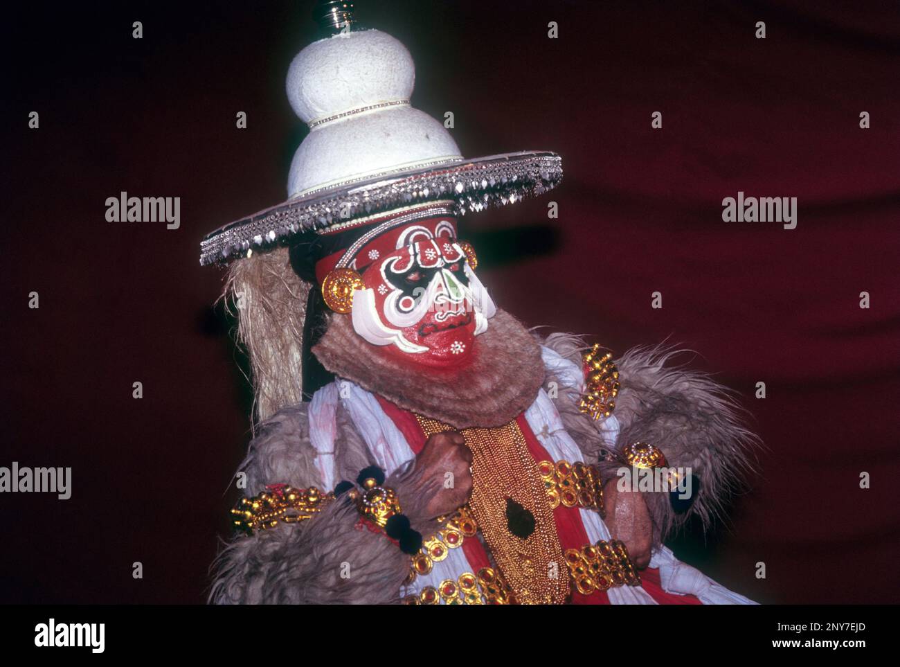 Hanuman in Kathakali Kalyana Sougandhikam story in Kerala Kalamandalam ...