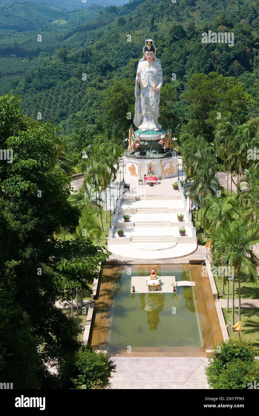 Guanyin statue, Guan Yin, Kuanyin, Bodhisattva, Chinese and Buddhist ...