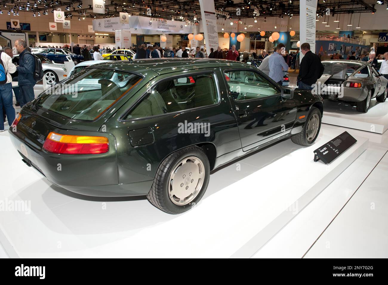 Porsche estate car, 8-cylinder front engine, Porsche 928 S, four-seater ...