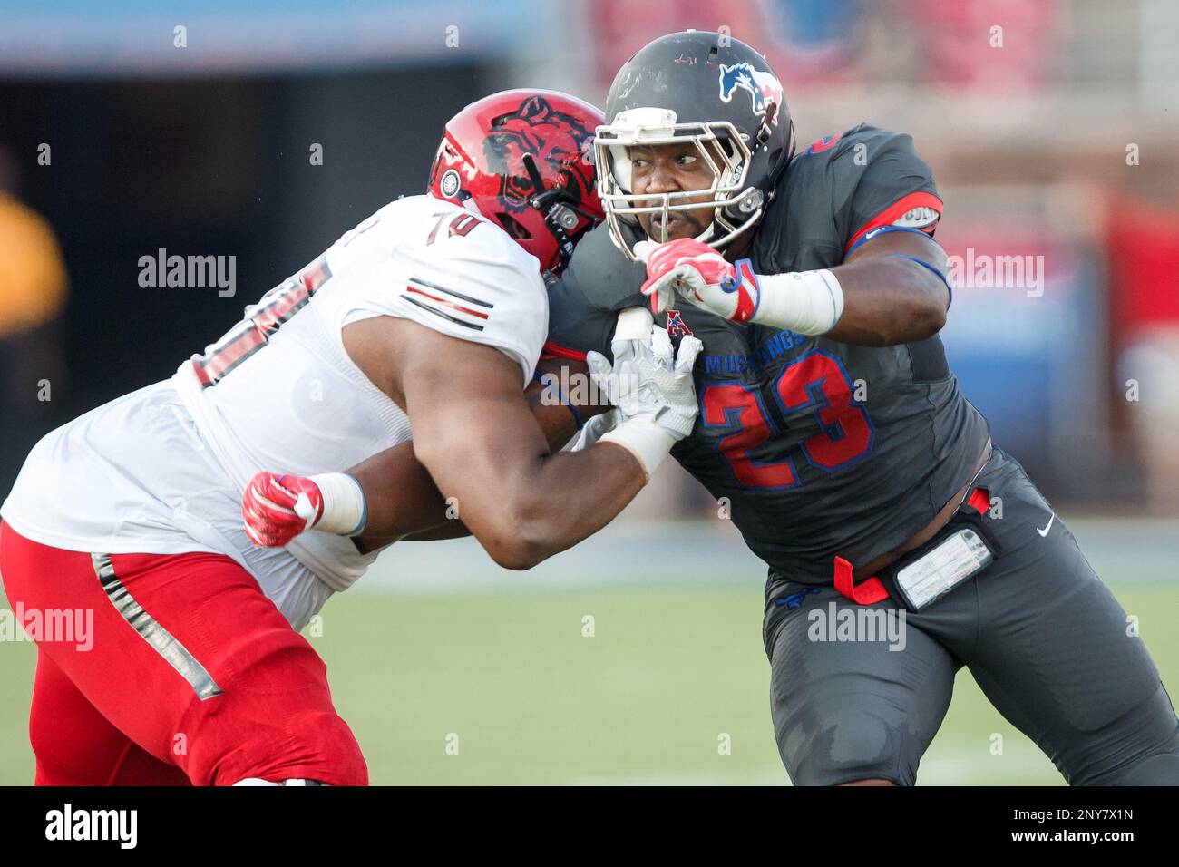 DALLAS, TX - SEPTEMBER 23: SMU Mustangs defensive end Nick Horton (#23 ...