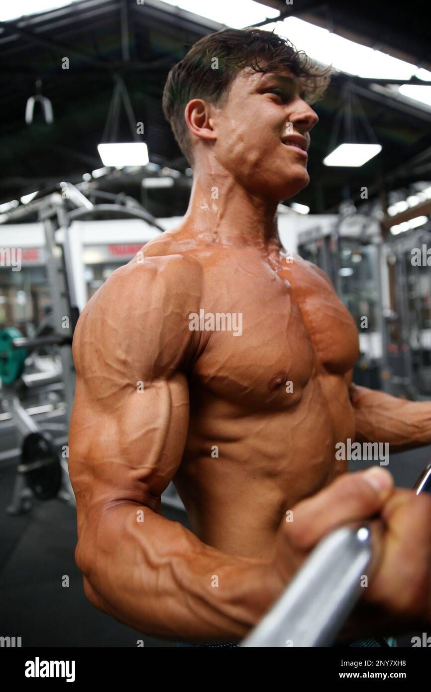 Florian Wolf, of Germany, wins the IFBB Amateur Mens Physique ...