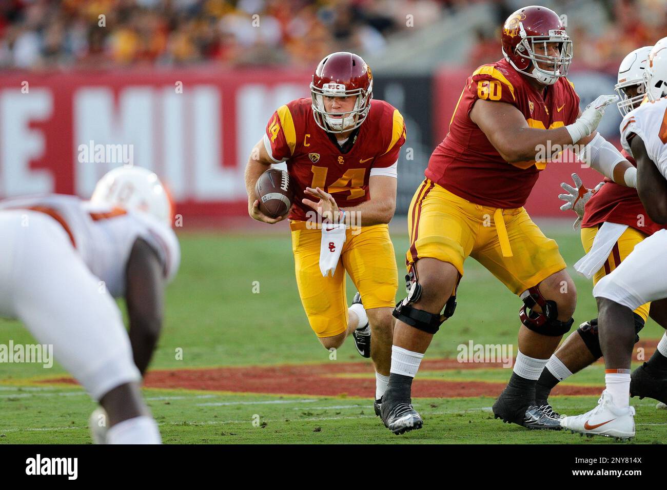 USC Trojans quarterback Sam Darnold (14) scrambles during an NCAA ...