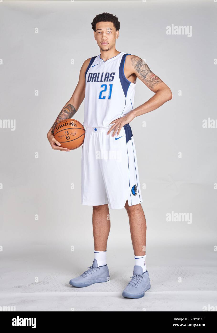Sept 25, 2017: Dallas Mavericks forward Brandon Ashley #21 poses during ...