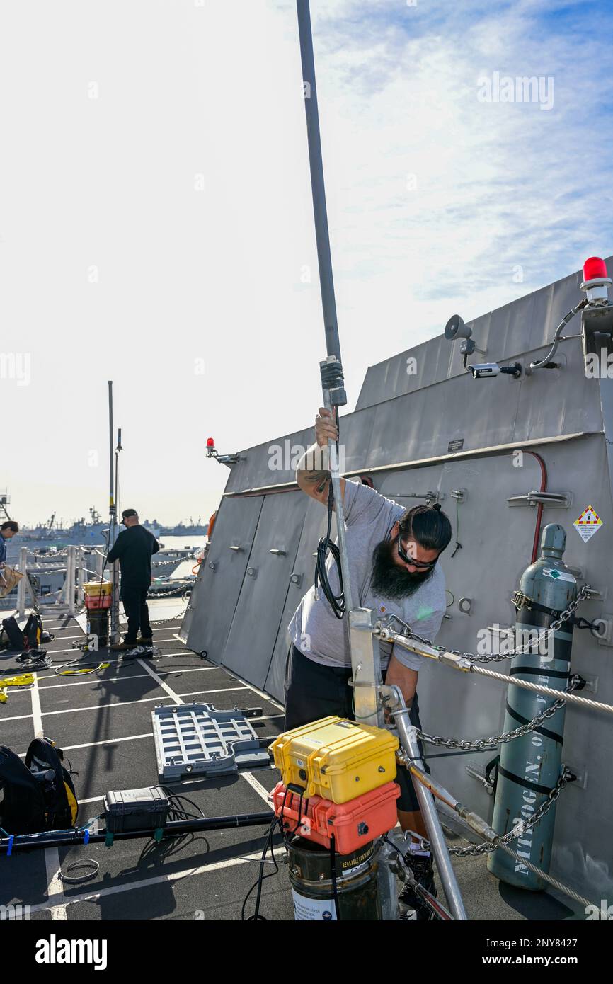 Engineering Technician 2nd Class Ronnie Robles of Naval Air Warfare ...