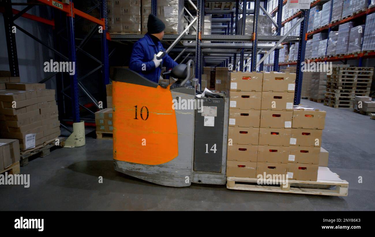 Group sorting racks hi-res stock photography and images - Alamy