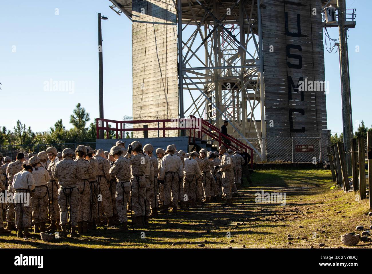 Recruits with Hotel Company, 2nd Recruit Training Battalion, execute ...