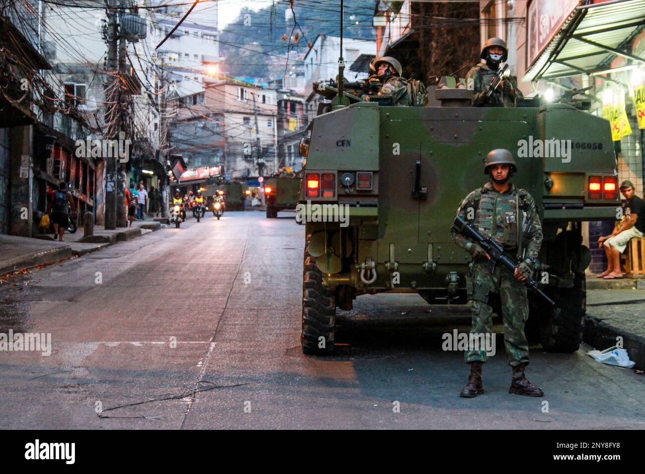 RJ - Rio de Janeiro - 09/22/2017 - Police operation in the Rocinha ...