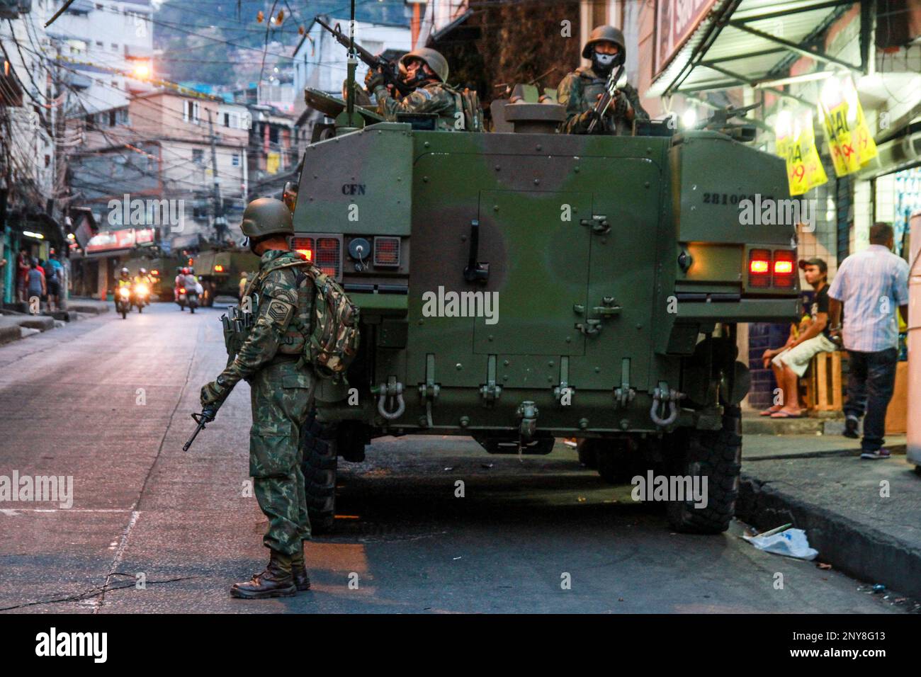 RJ - Rio de Janeiro - 09/22/2017 - Police operation in the Rocinha ...