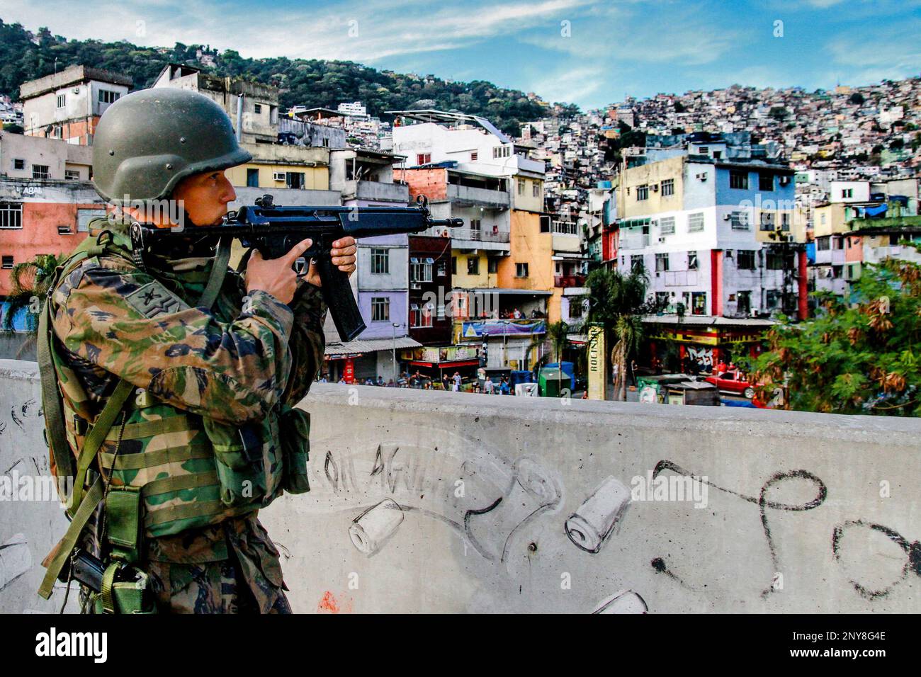 RJ - Rio de Janeiro - 09/22/2017 - Police operation in the favela of ...